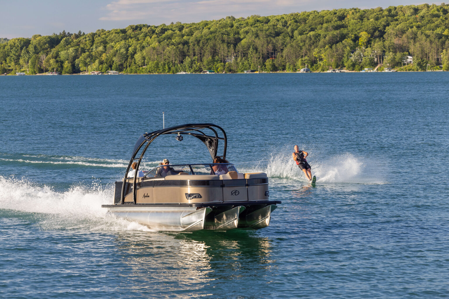 The Best Luxury, High Performance and Affordable Pontoon Boats - Tahoe ...