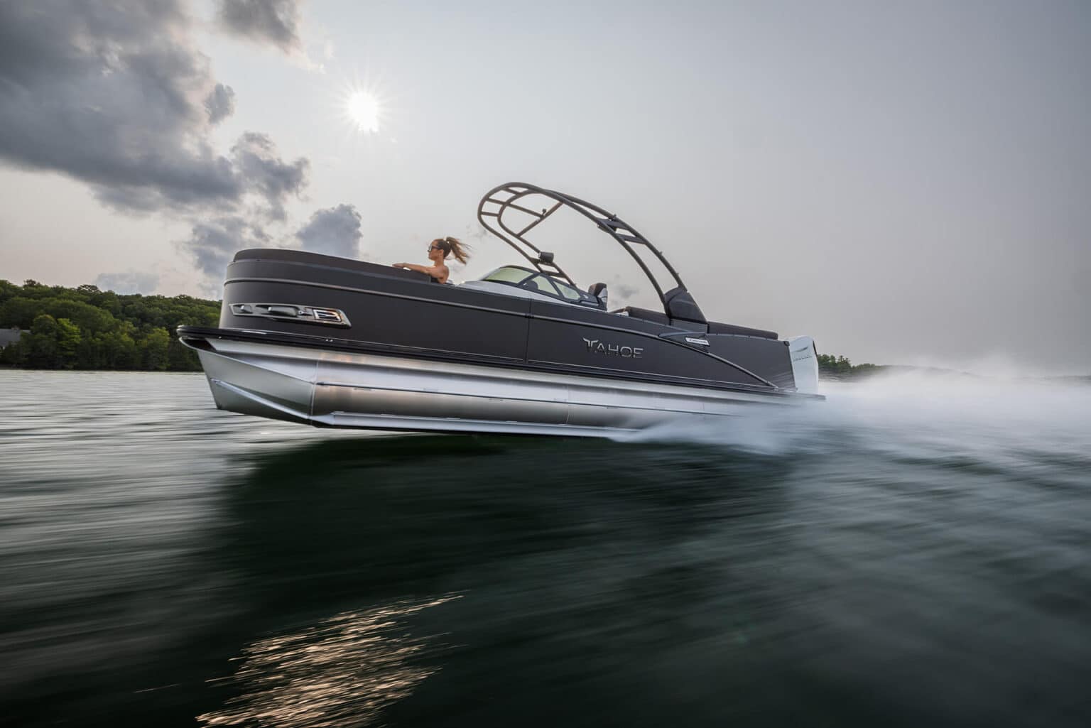 The Best Luxury, High Performance and Affordable Pontoon Boats - Tahoe ...