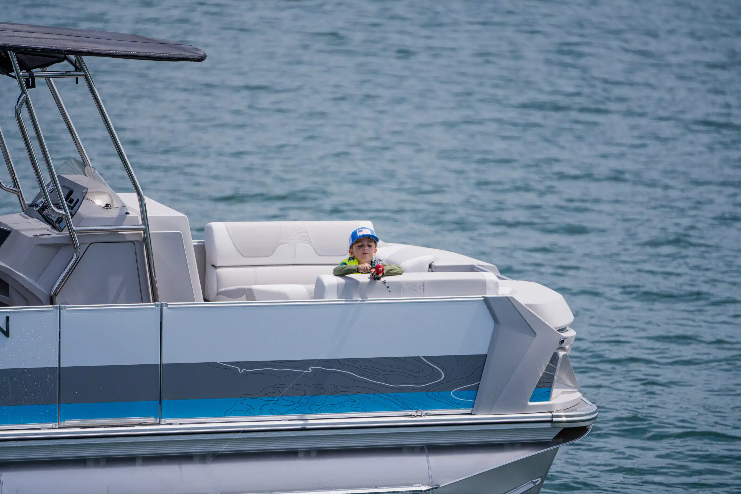 The Best Luxury, High Performance and Affordable Pontoon Boats - Tahoe ...